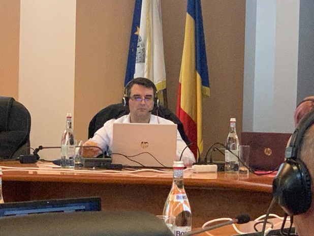 Ce face un userist no name cand se plictiseste ? Se baga in seama ca ...
