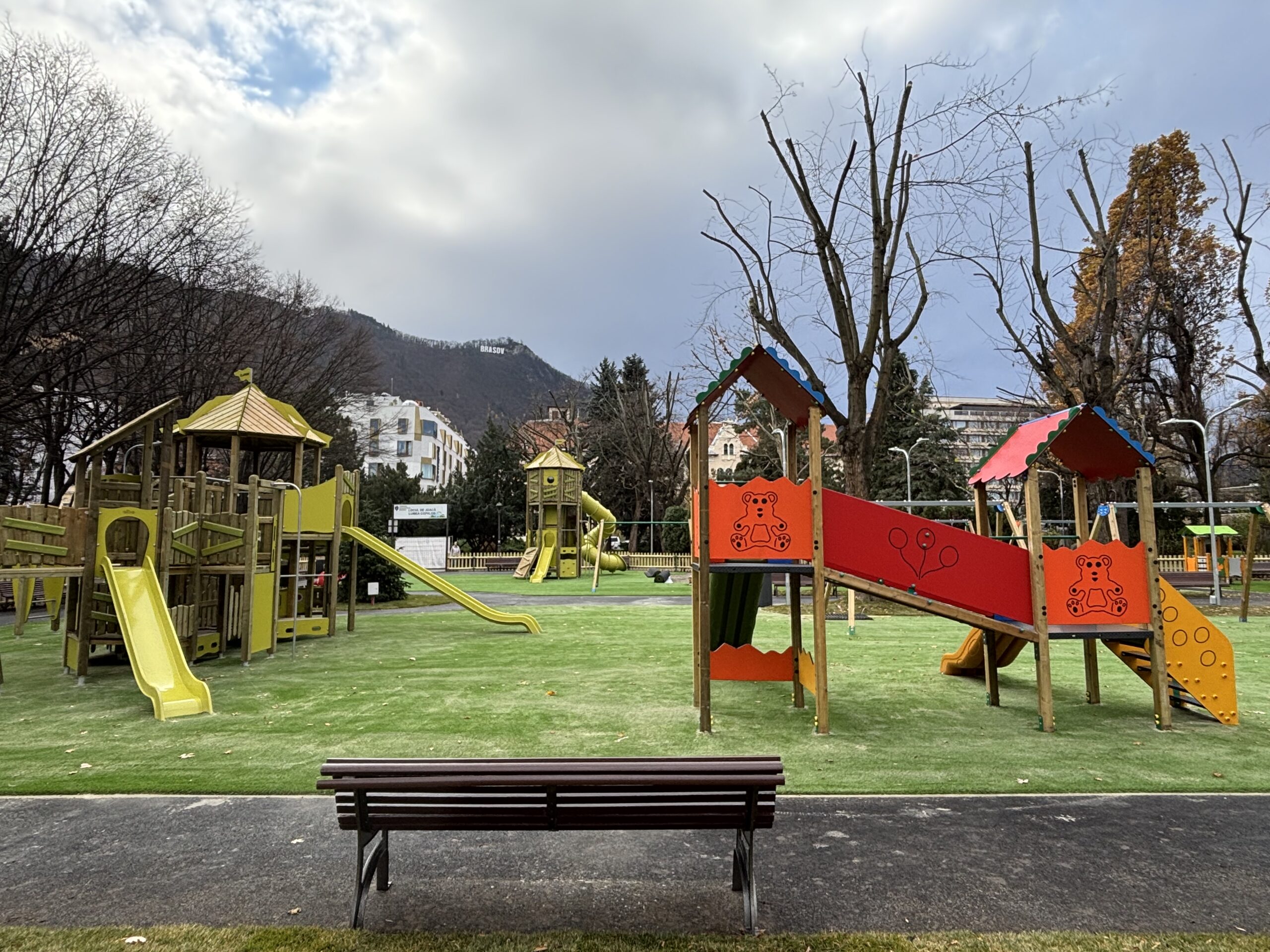VIDEO. Așa arată noul parc „Lumea Copiilor” din centrul Brașovului ...